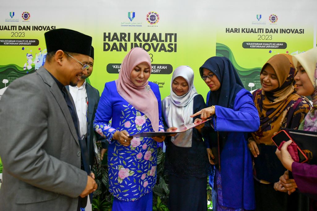 Dr. Ahmad Mahfuz dan Dr. Hasnah menjuarai Anugerah Penulisan Rencana Terbaik | UMPSA News